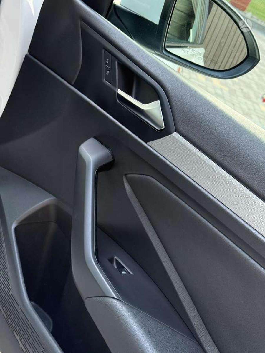 White Volkswagen Jetta 2019 in Kaunas, with an engine capacity of 1.40 L and mileage of 59 thousand km for 11400 €, photo 15 on AUTOMOTO.COM.LV