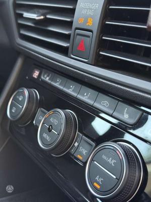 White Volkswagen Jetta 2019 in Kaunas, with an engine capacity of 1.40 L and mileage of 59 thousand km for 11400 €, photo 18 on AUTOMOTO.COM.LV