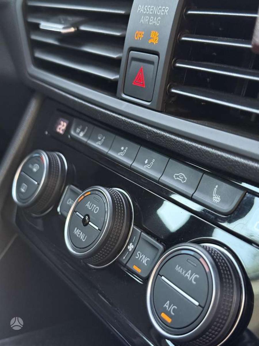 White Volkswagen Jetta 2019 in Kaunas, with an engine capacity of 1.40 L and mileage of 59 thousand km for 11400 €, photo 18 on AUTOMOTO.COM.LV