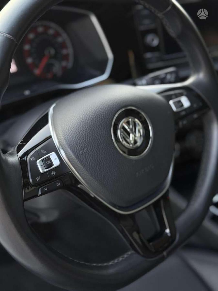 White Volkswagen Jetta 2019 in Kaunas, with an engine capacity of 1.40 L and mileage of 59 thousand km for 11400 €, photo 19 on AUTOMOTO.COM.LV
