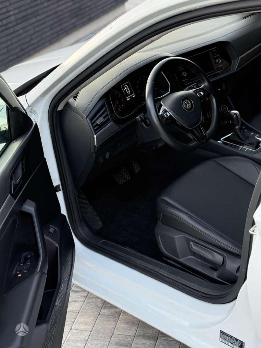 White Volkswagen Jetta 2019 in Kaunas, with an engine capacity of 1.40 L and mileage of 59 thousand km for 11400 €, photo 20 on AUTOMOTO.COM.LV