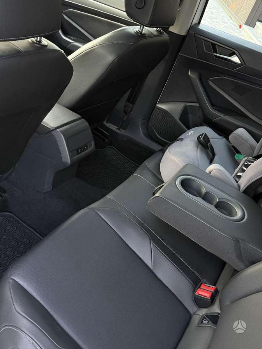 White Volkswagen Jetta 2019 in Kaunas, with an engine capacity of 1.40 L and mileage of 59 thousand km for 11400 €, photo 21 on AUTOMOTO.COM.LV