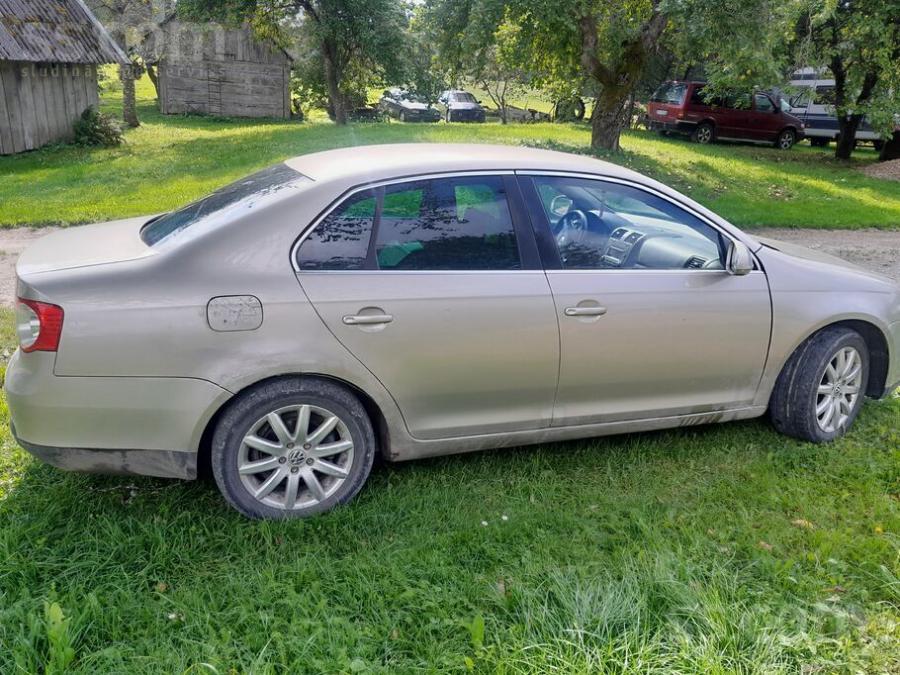 Dzeltens Volkswagen Jetta 2006 Kuldīga, ar dzinēja tilpumu 1.60 L un nobraukumu 333 tūkst. km par 600 €, foto 5 vietnē AUTOMOTO.COM.LV