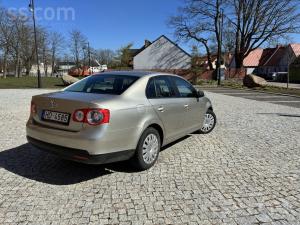Dzeltens Volkswagen Jetta 2008 Ventspils, ar dzinēja tilpumu 1.60 L un nobraukumu 115 tūkst. km par 2900 €, foto 3 vietnē AUTOMOTO.COM.LV