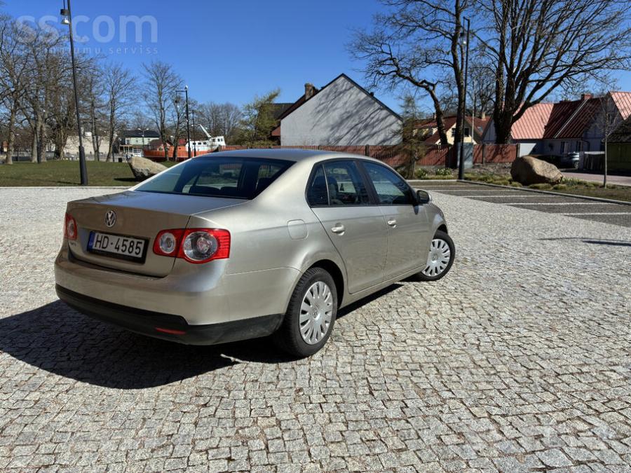 Dzeltens Volkswagen Jetta 2008 Ventspils, ar dzinēja tilpumu 1.60 L un nobraukumu 115 tūkst. km par 2900 €, foto 3 vietnē AUTOMOTO.COM.LV