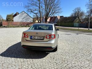 Dzeltens Volkswagen Jetta 2008 Ventspils, ar dzinēja tilpumu 1.60 L un nobraukumu 115 tūkst. km par 2900 €, foto 4 vietnē AUTOMOTO.COM.LV