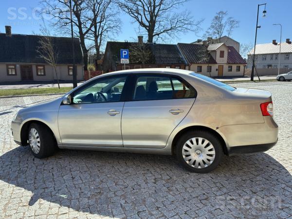 Dzeltens Volkswagen Jetta 2008 Ventspils, ar dzinēja tilpumu 1.60 L un nobraukumu 115 tūkst. km par 2900 €, foto 5 vietnē AUTOMOTO.COM.LV