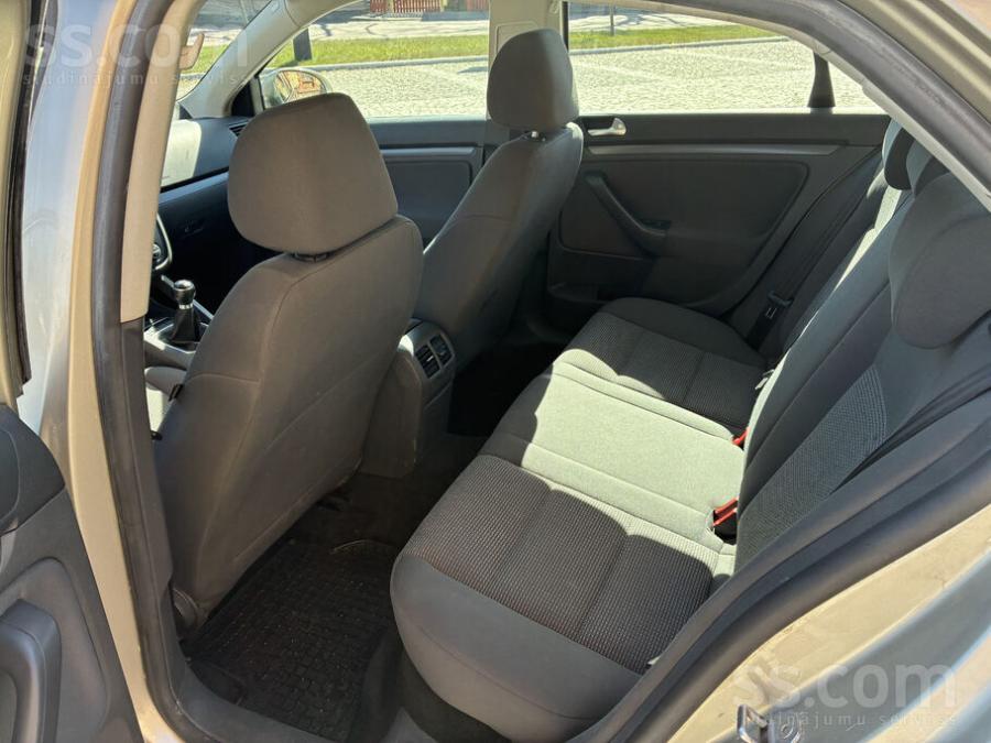 Dzeltens Volkswagen Jetta 2008 Ventspils, ar dzinēja tilpumu 1.60 L un nobraukumu 115 tūkst. km par 2900 €, foto 10 vietnē AUTOMOTO.COM.LV