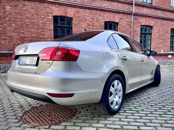 Dzeltens Volkswagen Jetta 2012 Kauņa, ar dzinēja tilpumu 1.60 L un nobraukumu 220 tūkst. km par 3600 €, foto 3 vietnē AUTOMOTO.COM.LV