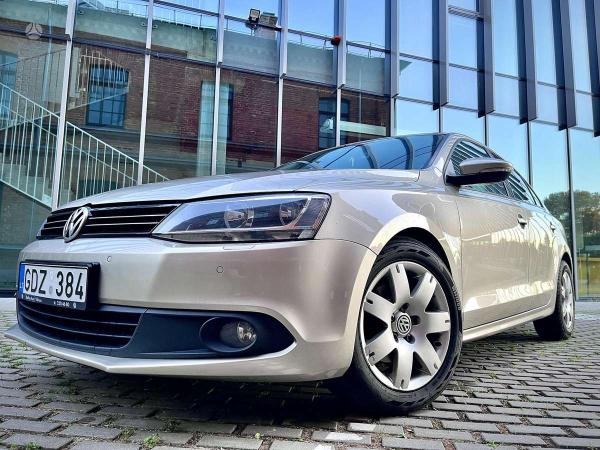 Dzeltens Volkswagen Jetta 2012 Kauņa, ar dzinēja tilpumu 1.60 L un nobraukumu 220 tūkst. km par 3600 €, foto 6 vietnē AUTOMOTO.COM.LV