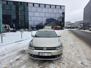 Желтый Фольксваген Джетта 2014 в Вильнюс, объемом двигателя 1.60 л и пробегом 159 тыс. км за 3650 €, фото 2 на AUTOMOTO.COM.LV