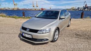 Yellow Volkswagen Jetta 2014 in Riga, with an engine capacity of 1.40 L and mileage of 253 thousand km for 4870 €, photo  on AUTOMOTO.COM.LV