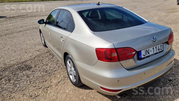 Dzeltens Volkswagen Jetta 2014 Rīga, ar dzinēja tilpumu 1.40 L un nobraukumu 253 tūkst. km par 4870 €, foto 3 vietnē AUTOMOTO.COM.LV