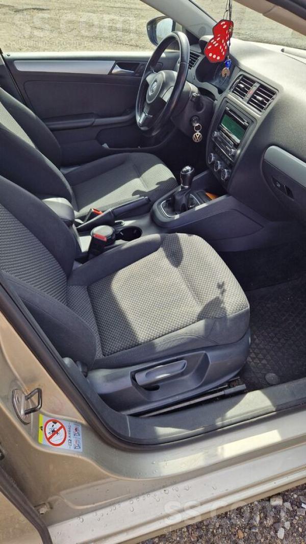 Dzeltens Volkswagen Jetta 2014 Rīga, ar dzinēja tilpumu 1.40 L un nobraukumu 253 tūkst. km par 4870 €, foto 10 vietnē AUTOMOTO.COM.LV