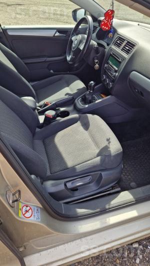 Yellow Volkswagen Jetta 2014 in Riga, with an engine capacity of 1.40 L and mileage of 253 thousand km for 4870 €, photo 11 on AUTOMOTO.COM.LV