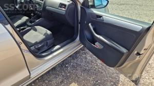 Yellow Volkswagen Jetta 2014 in Riga, with an engine capacity of 1.40 L and mileage of 253 thousand km for 4870 €, photo 12 on AUTOMOTO.COM.LV