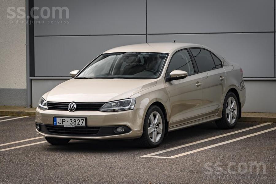 Yellow Volkswagen Jetta 2014 in Riga, with an engine capacity of 1.40 L and mileage of 97 thousand km for 5950 €, photo 1 on AUTOMOTO.COM.LV
