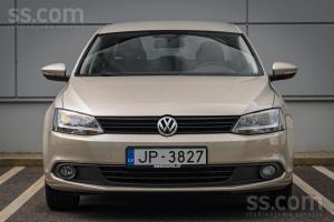 Yellow Volkswagen Jetta 2014 in Riga, with an engine capacity of 1.40 L and mileage of 97 thousand km for 5950 €, photo 3 on AUTOMOTO.COM.LV