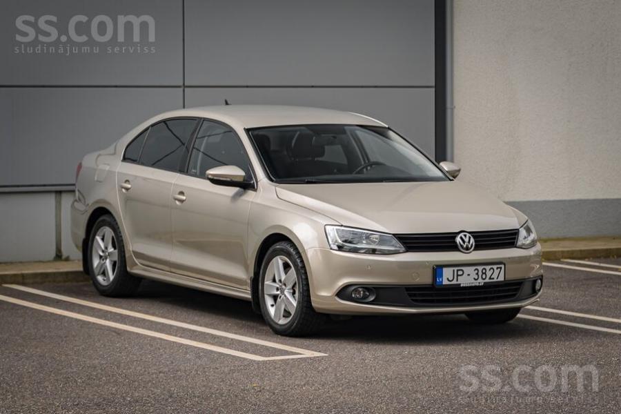 Yellow Volkswagen Jetta 2014 in Riga, with an engine capacity of 1.40 L and mileage of 97 thousand km for 5950 €, photo 4 on AUTOMOTO.COM.LV