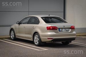 Yellow Volkswagen Jetta 2014 in Riga, with an engine capacity of 1.40 L and mileage of 97 thousand km for 5950 €, photo 7 on AUTOMOTO.COM.LV