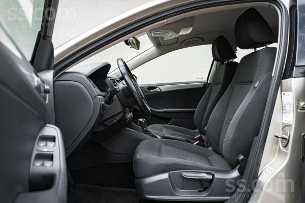 Dzeltens Volkswagen Jetta 2014 Rīga, ar dzinēja tilpumu 1.40 L un nobraukumu 97 tūkst. km par 5950 €, foto 9 vietnē AUTOMOTO.COM.LV