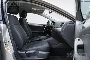 Yellow Volkswagen Jetta 2014 in Riga, with an engine capacity of 1.40 L and mileage of 97 thousand km for 5950 €, photo 11 on AUTOMOTO.COM.LV