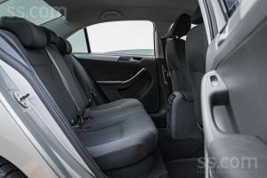 Yellow Volkswagen Jetta 2014 in Riga, with an engine capacity of 1.40 L and mileage of 97 thousand km for 5950 €, photo 13 on AUTOMOTO.COM.LV