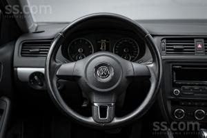 Yellow Volkswagen Jetta 2014 in Riga, with an engine capacity of 1.40 L and mileage of 97 thousand km for 5950 €, photo 17 on AUTOMOTO.COM.LV