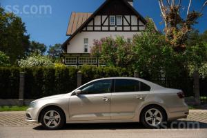 Dzeltens Volkswagen Jetta 2015 Rīga, ar dzinēja tilpumu 1.40 L un nobraukumu 238 tūkst. km par 5900 €, foto 3 vietnē AUTOMOTO.COM.LV