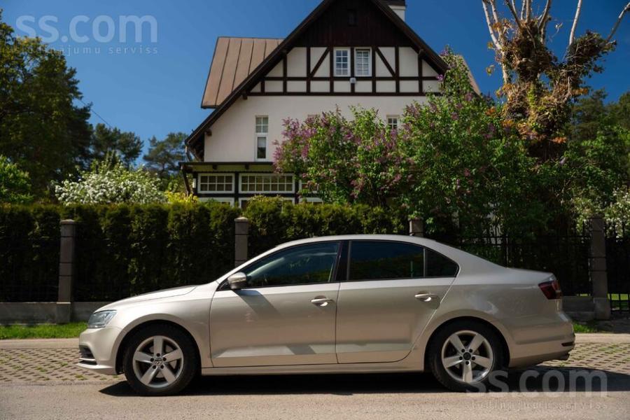 Dzeltens Volkswagen Jetta 2015 Rīga, ar dzinēja tilpumu 1.40 L un nobraukumu 238 tūkst. km par 5900 €, foto 3 vietnē AUTOMOTO.COM.LV