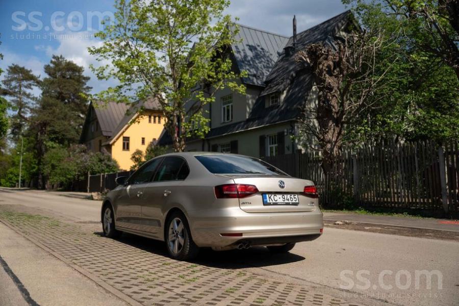 Dzeltens Volkswagen Jetta 2015 Rīga, ar dzinēja tilpumu 1.40 L un nobraukumu 238 tūkst. km par 5900 €, foto 5 vietnē AUTOMOTO.COM.LV