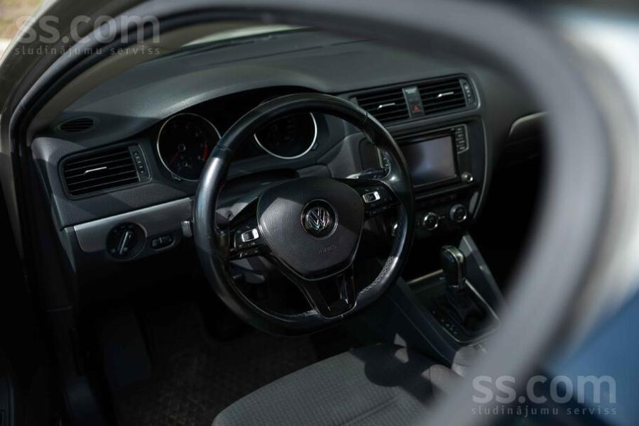 Dzeltens Volkswagen Jetta 2015 Rīga, ar dzinēja tilpumu 1.40 L un nobraukumu 238 tūkst. km par 5900 €, foto 8 vietnē AUTOMOTO.COM.LV