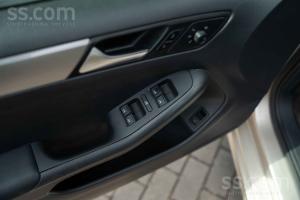 Dzeltens Volkswagen Jetta 2015 Rīga, ar dzinēja tilpumu 1.40 L un nobraukumu 238 tūkst. km par 5900 €, foto 9 vietnē AUTOMOTO.COM.LV