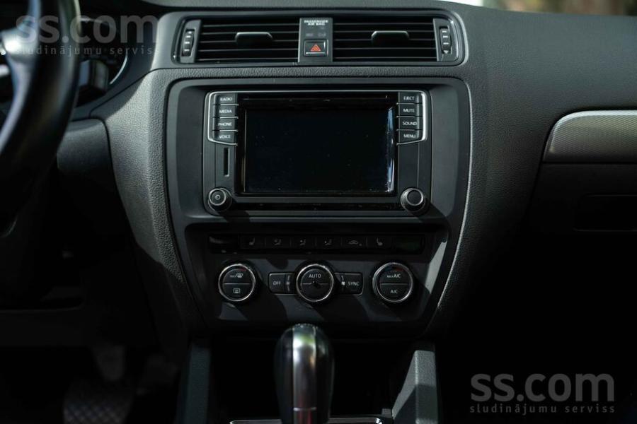 Dzeltens Volkswagen Jetta 2015 Rīga, ar dzinēja tilpumu 1.40 L un nobraukumu 238 tūkst. km par 5900 €, foto 10 vietnē AUTOMOTO.COM.LV