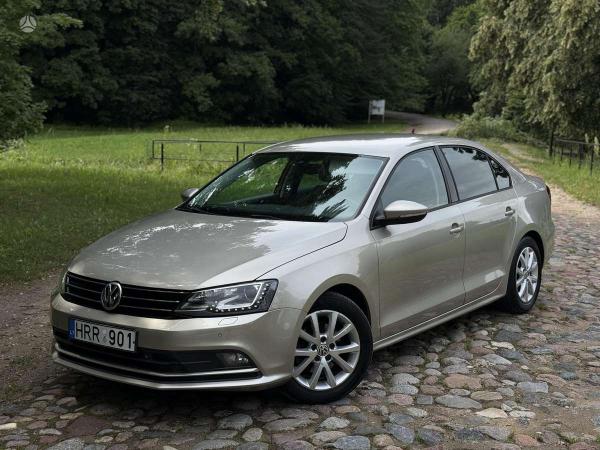 Yellow Volkswagen Jetta 2015 in Alytus, with an engine capacity of 1.97 L and mileage of 255 thousand km for 6499 €, photo 1 on AUTOMOTO.COM.LV