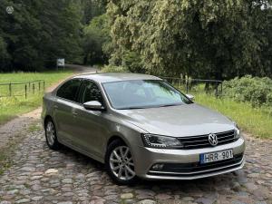 Yellow Volkswagen Jetta 2015 in Alytus, with an engine capacity of 1.97 L and mileage of 255 thousand km for 6499 €, photo 3 on AUTOMOTO.COM.LV