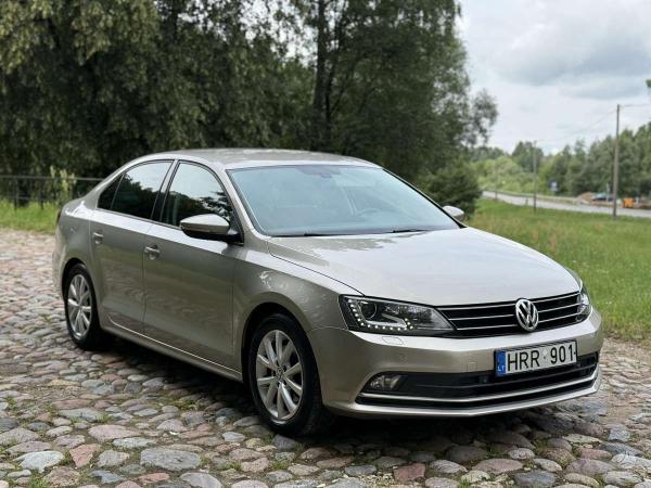 Yellow Volkswagen Jetta 2015 in Alytus, with an engine capacity of 1.97 L and mileage of 255 thousand km for 6499 €, photo 6 on AUTOMOTO.COM.LV