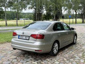 Yellow Volkswagen Jetta 2015 in Alytus, with an engine capacity of 1.97 L and mileage of 255 thousand km for 6499 €, photo 9 on AUTOMOTO.COM.LV