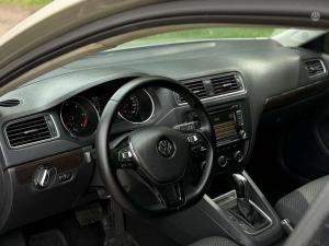 Yellow Volkswagen Jetta 2015 in Alytus, with an engine capacity of 1.97 L and mileage of 255 thousand km for 6499 €, photo 19 on AUTOMOTO.COM.LV