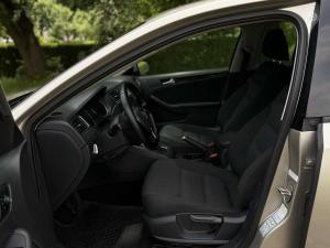 Yellow Volkswagen Jetta 2015 in Alytus, with an engine capacity of 1.97 L and mileage of 255 thousand km for 6499 €, photo 20 on AUTOMOTO.COM.LV