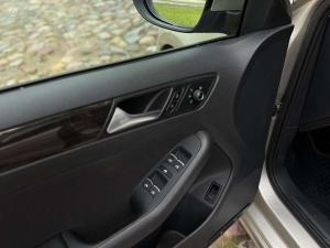 Yellow Volkswagen Jetta 2015 in Alytus, with an engine capacity of 1.97 L and mileage of 255 thousand km for 6499 €, photo 21 on AUTOMOTO.COM.LV