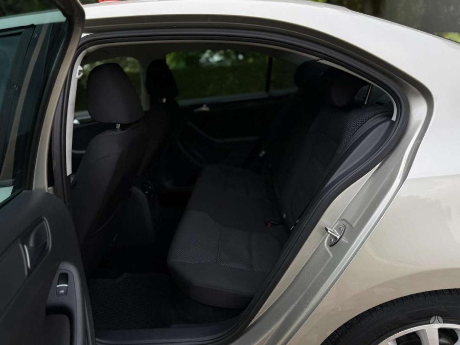 Yellow Volkswagen Jetta 2015 in Alytus, with an engine capacity of 1.97 L and mileage of 255 thousand km for 6499 €, photo 23 on AUTOMOTO.COM.LV