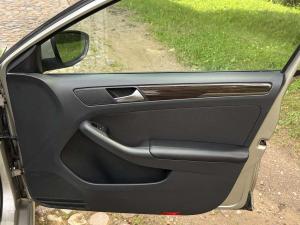 Yellow Volkswagen Jetta 2015 in Alytus, with an engine capacity of 1.97 L and mileage of 255 thousand km for 6499 €, photo 27 on AUTOMOTO.COM.LV