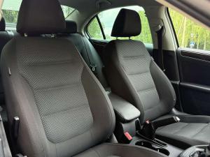 Yellow Volkswagen Jetta 2015 in Alytus, with an engine capacity of 1.97 L and mileage of 255 thousand km for 6499 €, photo 28 on AUTOMOTO.COM.LV