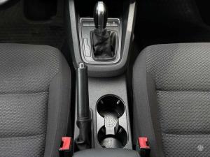 Yellow Volkswagen Jetta 2015 in Alytus, with an engine capacity of 1.97 L and mileage of 255 thousand km for 6499 €, photo 32 on AUTOMOTO.COM.LV