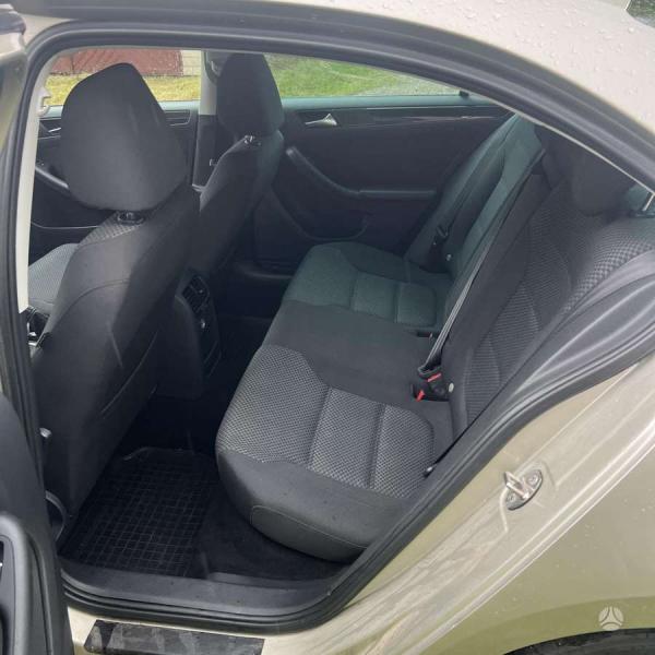 Dzeltens Volkswagen Jetta 2015 Lazdijai, ar dzinēja tilpumu 1.97 L un nobraukumu 208 tūkst. km par 5600 €, foto 3 vietnē AUTOMOTO.COM.LV