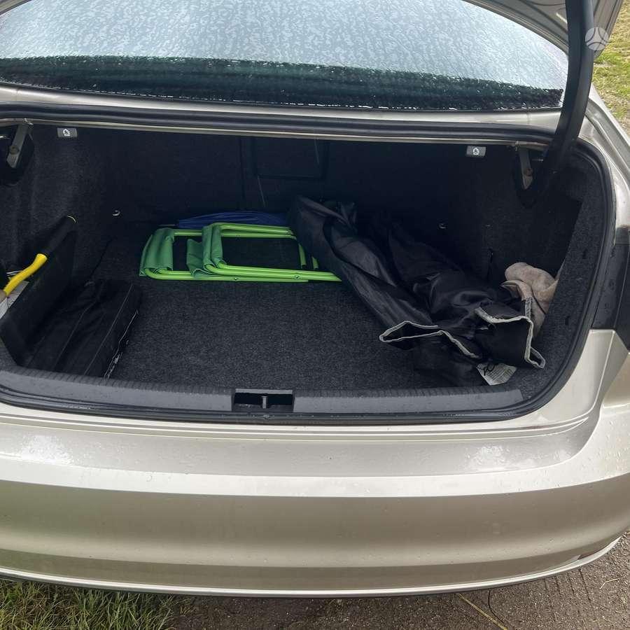 Dzeltens Volkswagen Jetta 2015 Lazdijai, ar dzinēja tilpumu 1.97 L un nobraukumu 208 tūkst. km par 5600 €, foto 5 vietnē AUTOMOTO.COM.LV