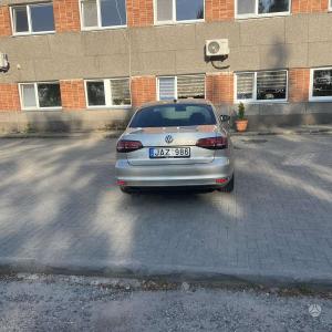 Dzeltens Volkswagen Jetta 2015 Lazdijai, ar dzinēja tilpumu 1.97 L un nobraukumu 208 tūkst. km par 5600 €, foto 8 vietnē AUTOMOTO.COM.LV