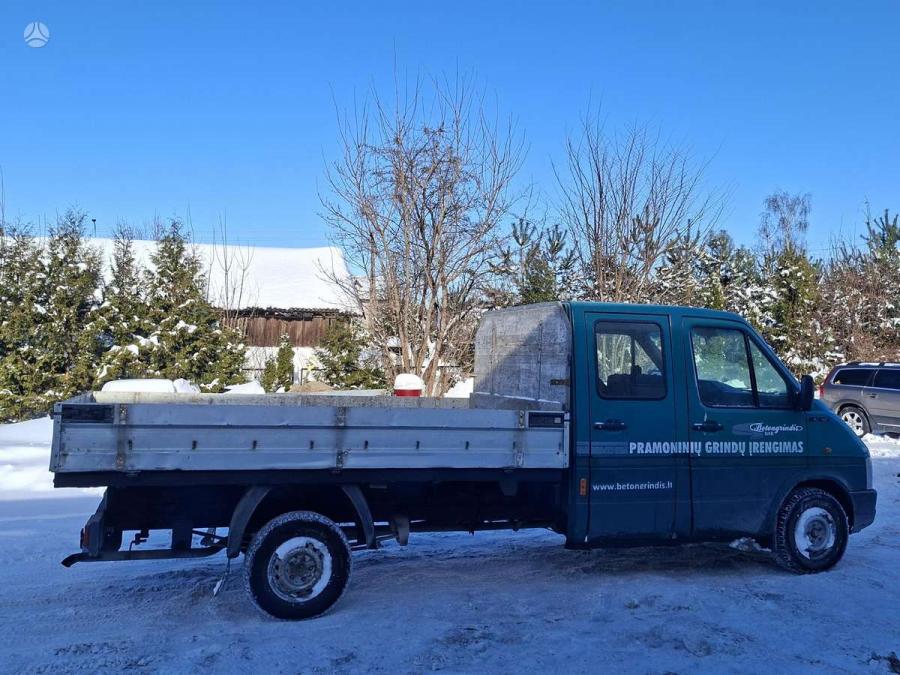 Green Volkswagen LT 2002 in Silute, with an engine capacity of 2.50 L and mileage of 260 thousand km for 2650 €, photo 1 on AUTOMOTO.COM.LV