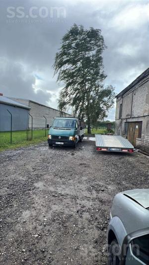 Zaļš Volkswagen LT 1999 Rīga, ar dzinēja tilpumu 2.80 L un nobraukumu 390 tūkst. km par 3500 €, foto  vietnē AUTOMOTO.COM.LV